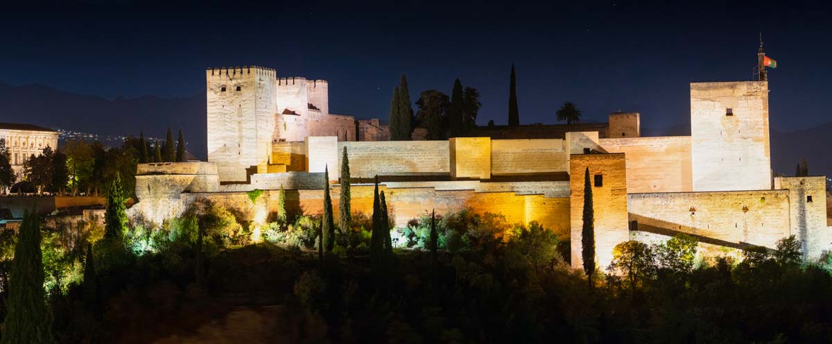Fotografía nocturna de la Alhambra de Granada - alta resolución
